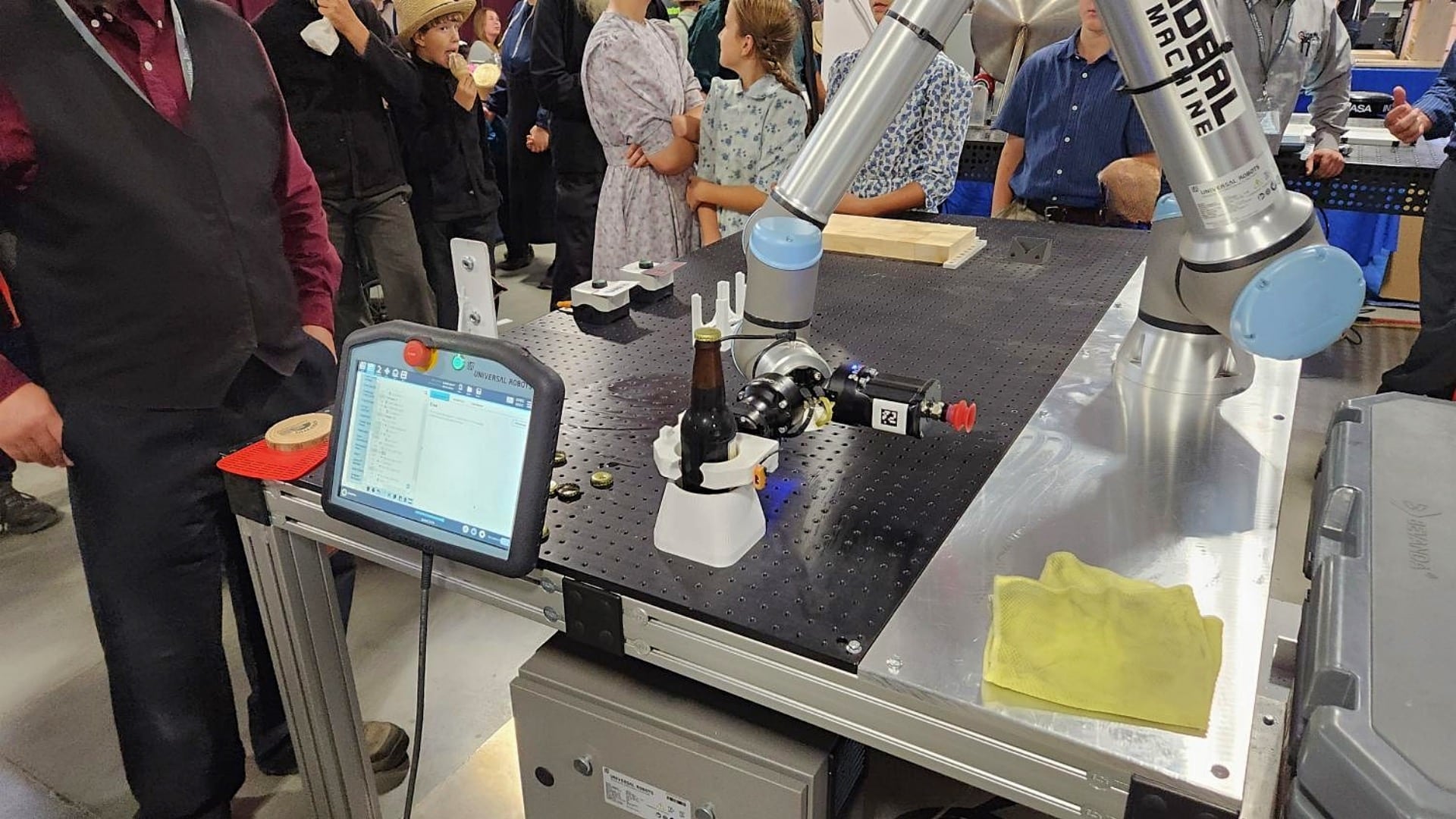 Collaborative Robots In Manufacturing | Cobot Automations