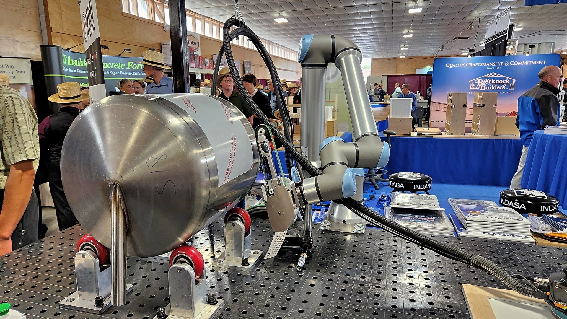 Collaborative Robots In Manufacturing | Cobot Automations