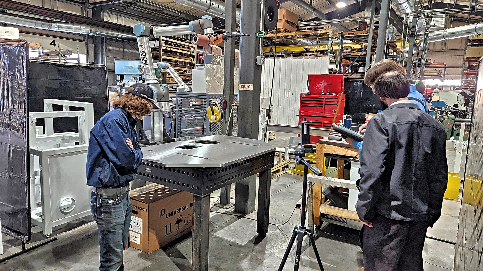 Collaborative Robots In Manufacturing | Cobot Automations